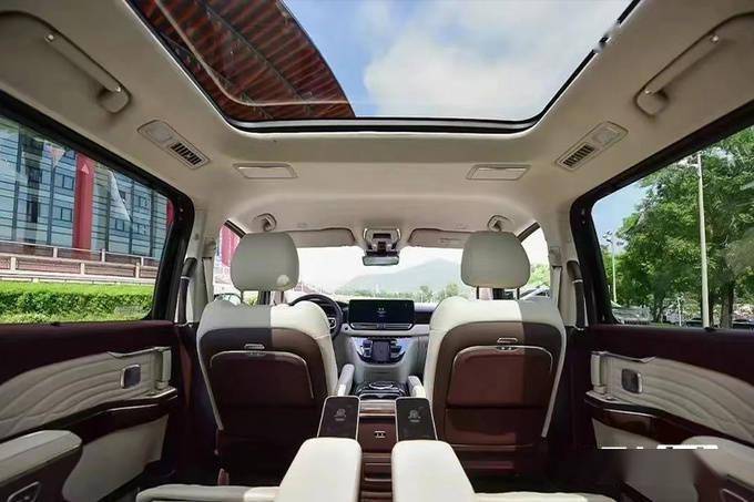 红旗HQ9明天上市！4S店曝光核心配置 预计38万起售_搜狐汽车_搜狐网