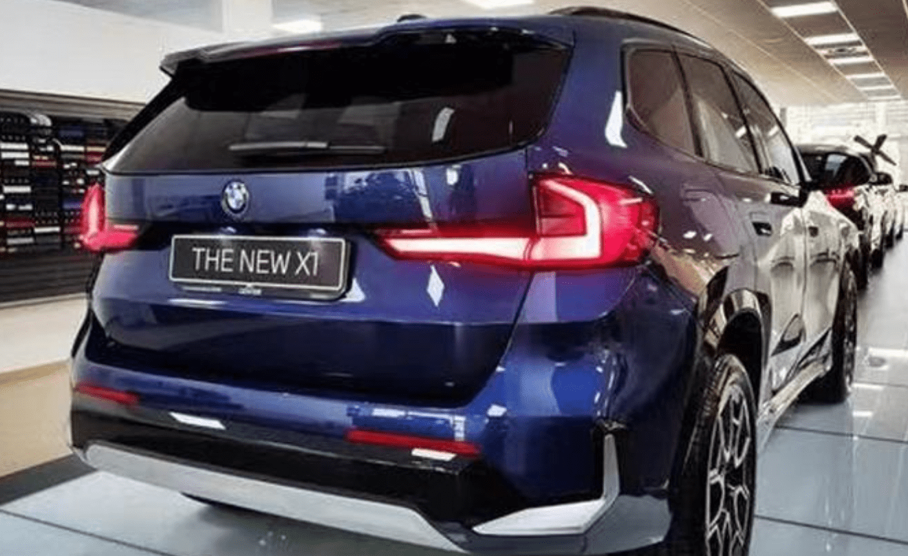 全新宝马X1实拍，内饰终于变科技了，空间更大，Q3 GLA还怎么追？_搜狐汽车_搜狐网