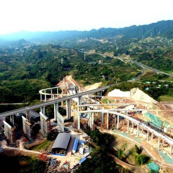 二次创业在行动串联水土、空港、龙盛三大片区 两江新区这条大道加快建设施工作业龙盛
