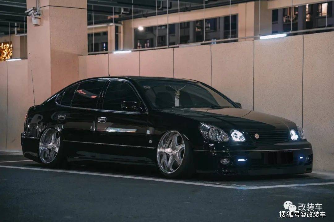 雷克萨斯GS300变身成"VIP大佬"，简单的改装就能展现出它的气质_搜狐汽车_搜狐网