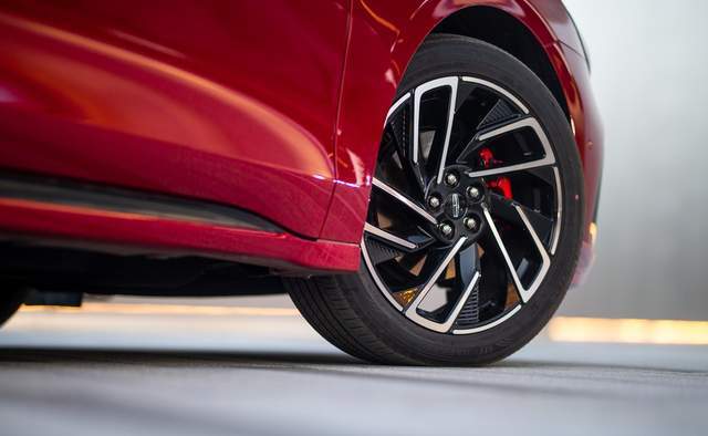 “廉价”却是好车！全系2.0T+8AT，比A4L便宜7万多，真不愧是王牌_搜狐汽车_搜狐网