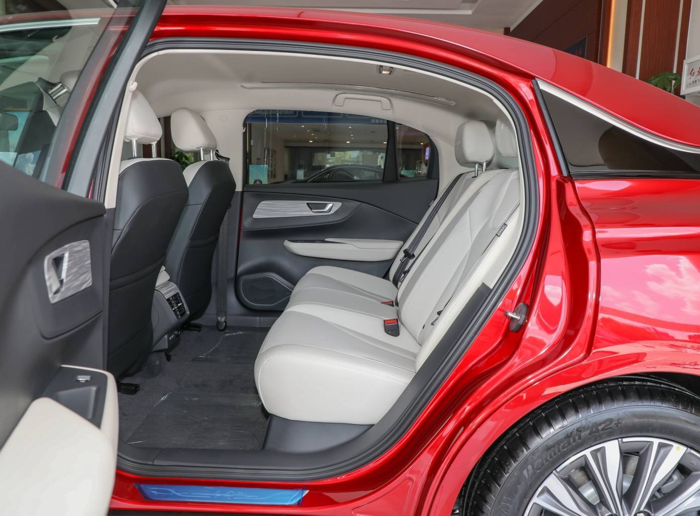 花21万买一台23款红旗E-QM5 PLUS电车值不值？看完你就懂了_搜狐汽车_搜狐网