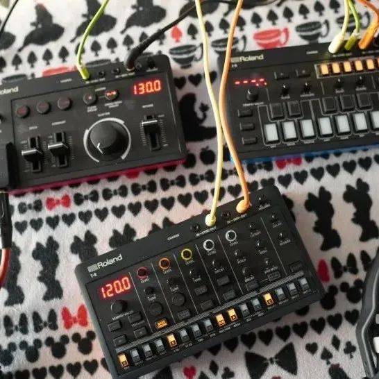 Roland Aira Compact 评测：装满 经典元素的迷你创作系统_变化_控制_Bass