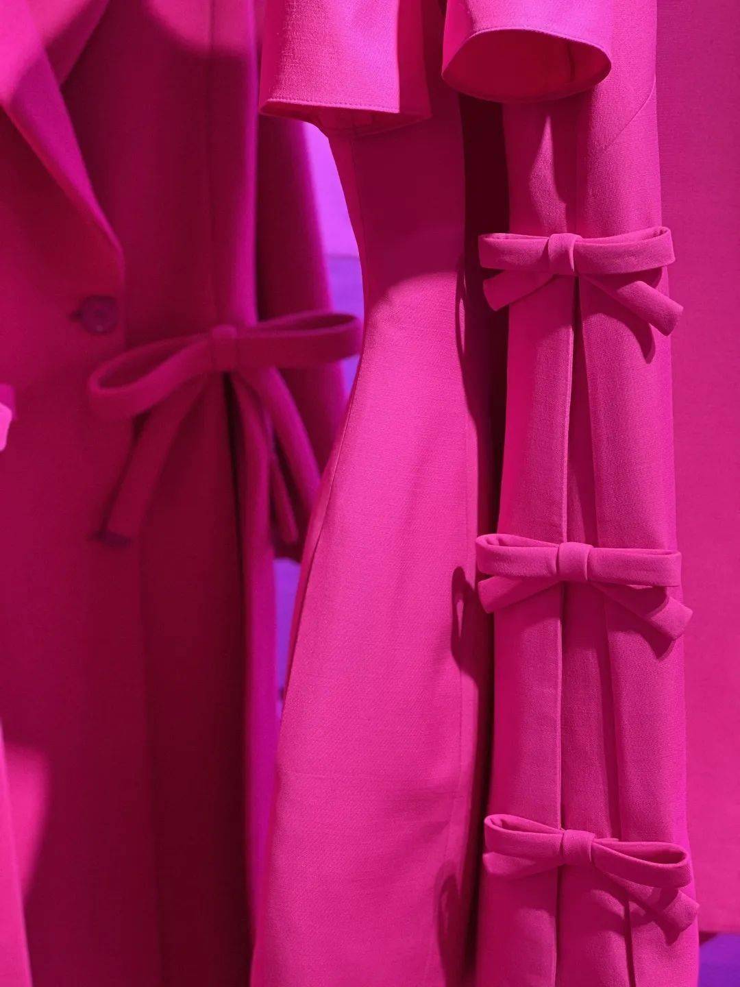 We Belive in Pink | 让Valentino粉上的时髦阿那亚！_粉色_礼堂_Bar