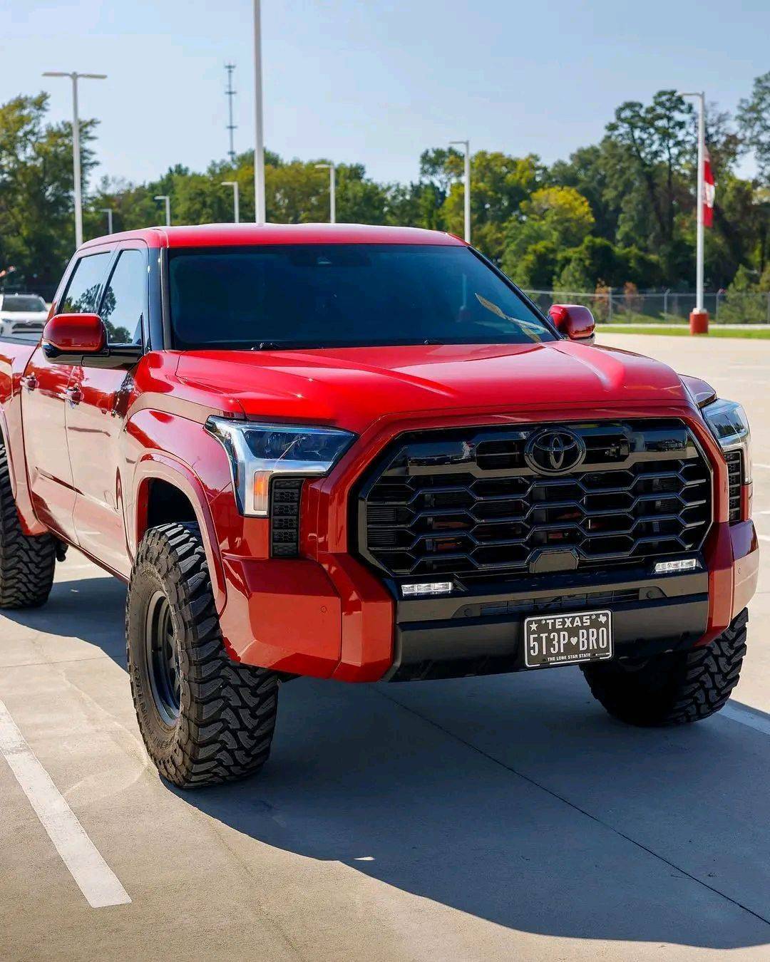 丰田放出“王炸”，新版坦途来袭，3.5T混动引擎+10AT，时尚又霸气_搜狐汽车_搜狐网