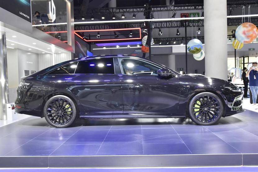 19.38万起，拥有超5米长“大后超”，零跑C01够划算_搜狐汽车_搜狐网