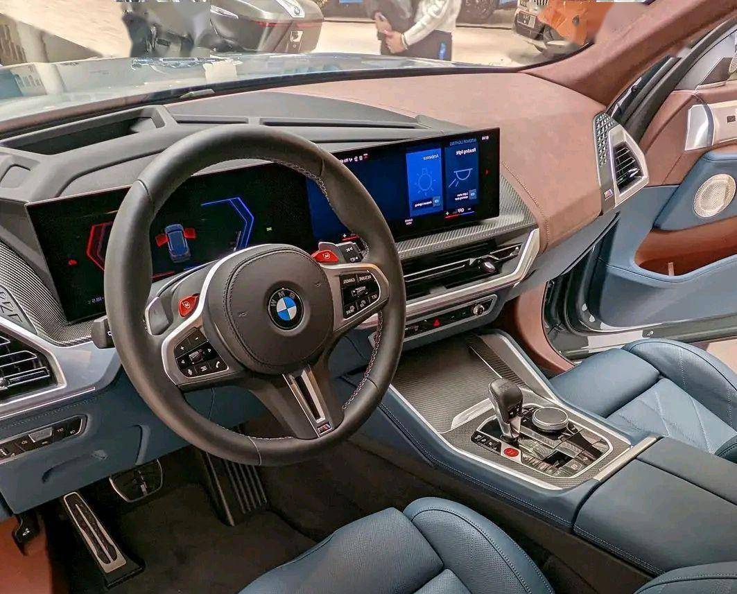 宝马“旗舰级”SUV来了，4.4T混动引擎+8AT，加速仅需4秒，霸气_搜狐汽车_搜狐网