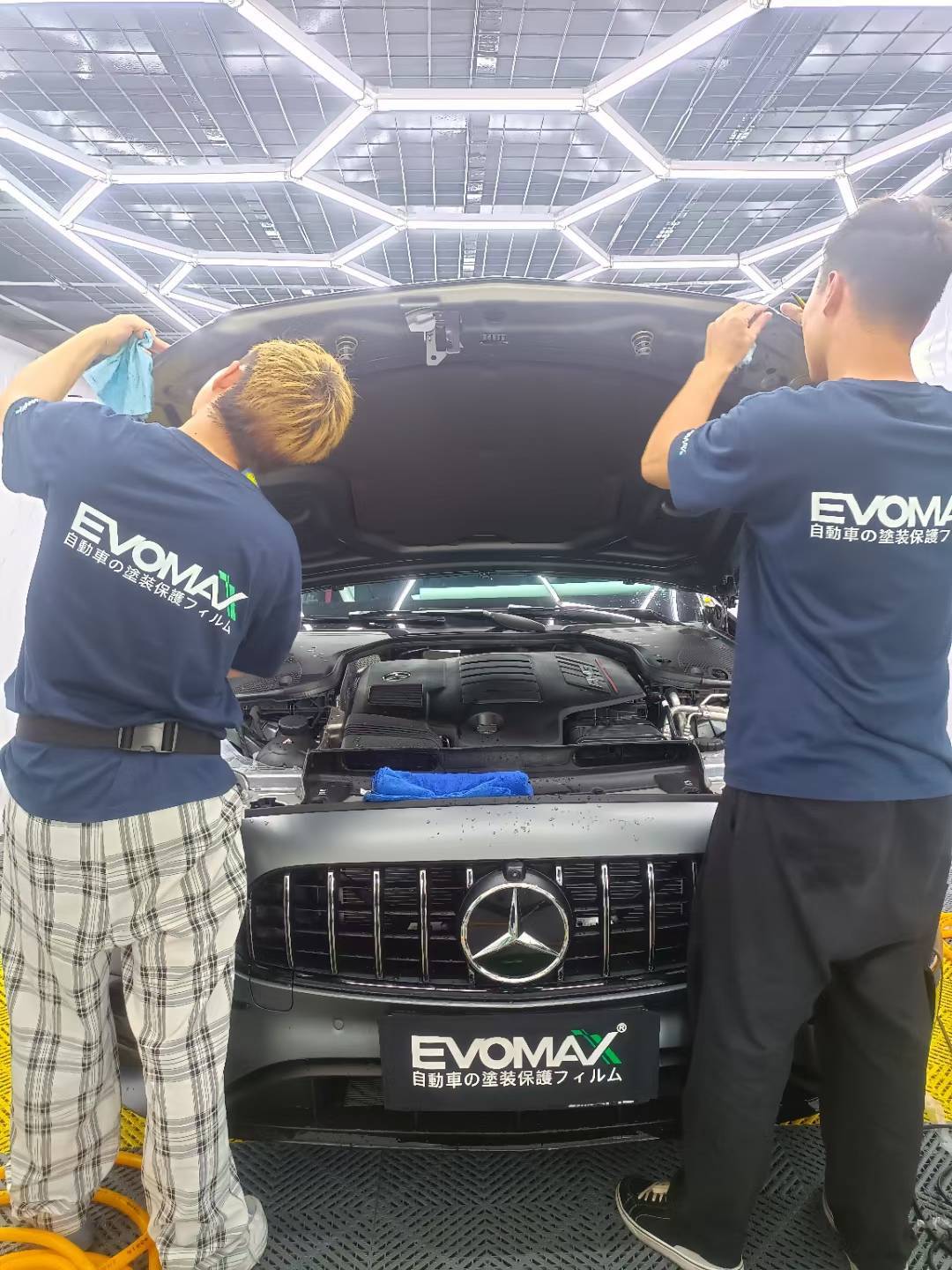 奔驰E53 AMG选择EVOMAX易玛日本TPU隐形车衣漆面保护膜_搜狐汽车_搜狐网