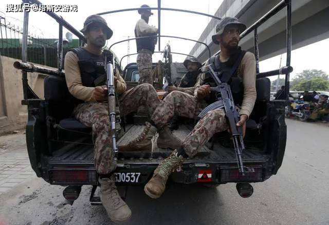 巴基斯坦自研的BW-20型战斗步枪，简直是HKG3和AR步枪的结合体_自动步枪_设计_武器