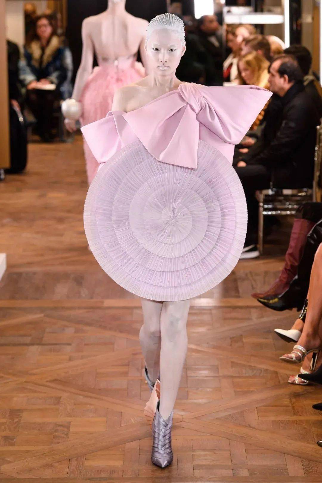 至臻匠艺，雕镌自然 | BALMAIN 2023 SS带你体验巴尔曼“文艺复兴”幻想_Olivier_时装秀_重生