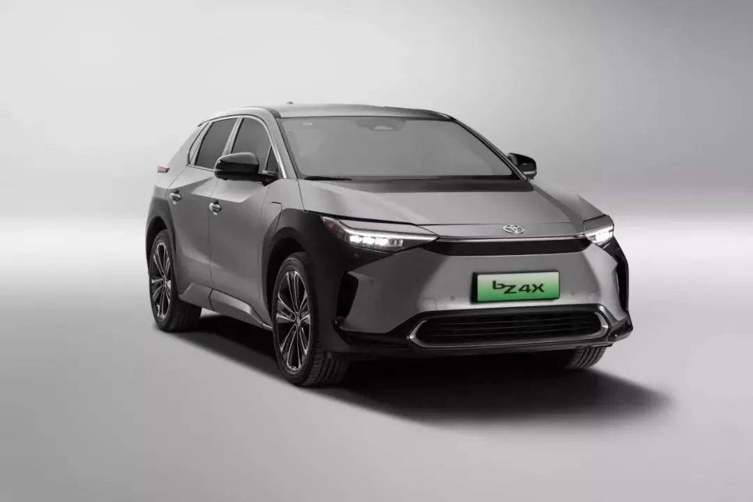 晒晒太阳就“来电”，广汽丰田bZ4X 19.98万元起正式上市_搜狐汽车_搜狐网