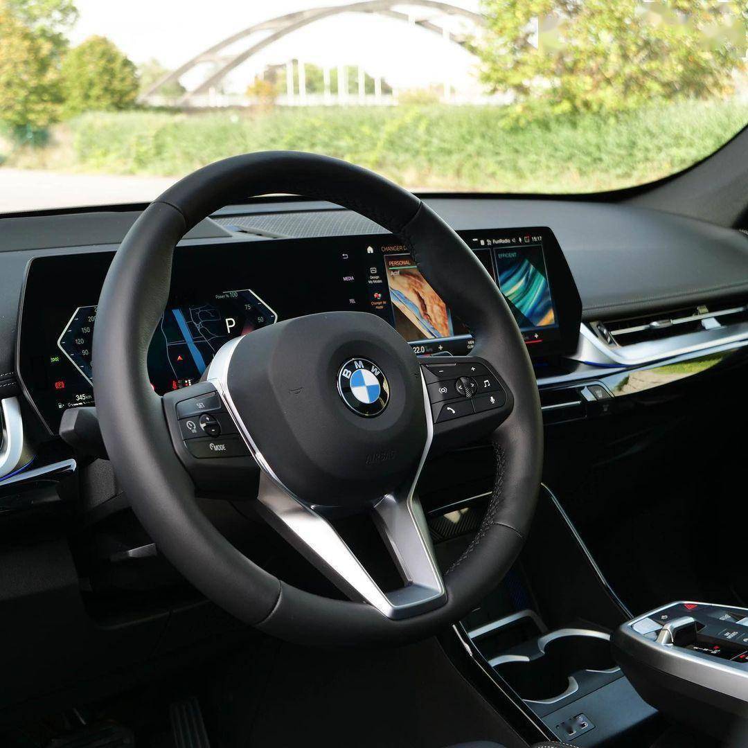 新款加长宝马X1亮相！新增1.5T插电混动，还看啥奔驰GLB？_搜狐汽车_搜狐网