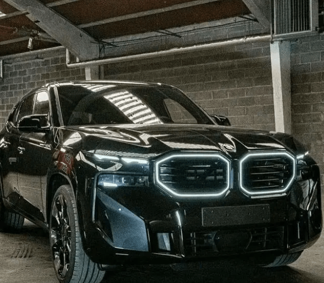 全新宝马旗舰SUV开售，4.4T插电混动，735匹马力，还要啥路虎揽胜_搜狐汽车_搜狐网