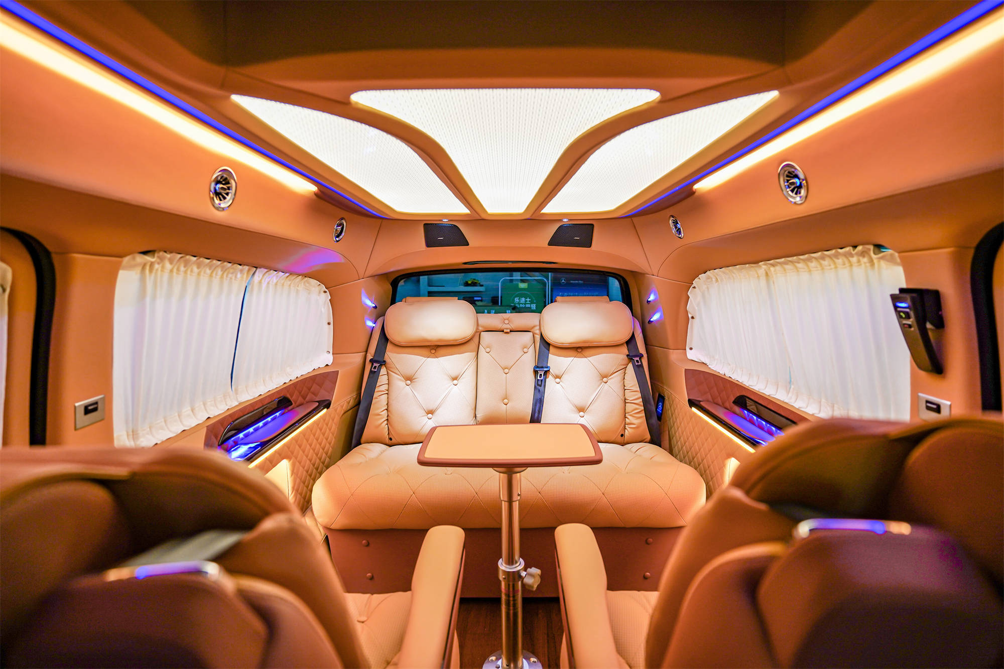 实拍奔驰V260L新款商务车，全隔断奢华私密7座，颜值气场全拿捏_搜狐汽车_搜狐网