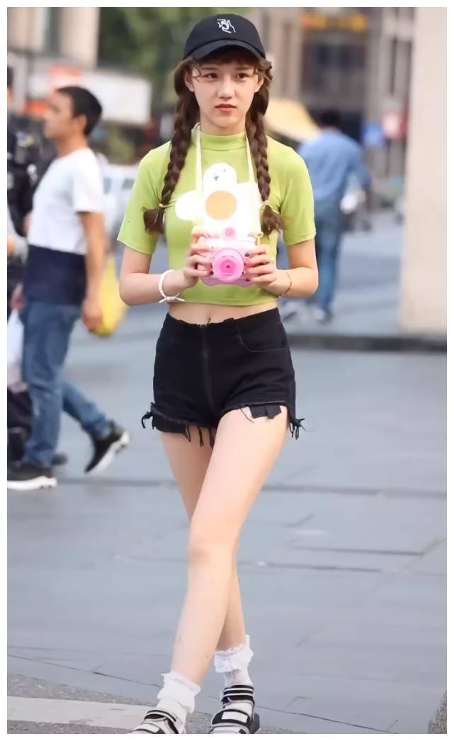 建议凉鞋别再配白袜了,土!女孩换上 萝莉袜”后,又甜又潮袜子感觉姐姐