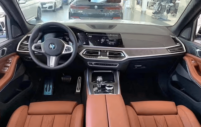 4.4T+8AT,不到2百万,新宝马X7实图曝光,或年底进口入华,S级对手吗_搜狐汽车_搜狐网