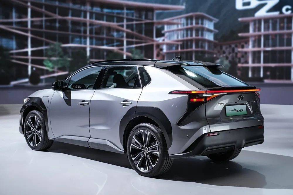 一汽丰田bZ4X上市，被丰田和比亚迪携手打造的bZ3抢了风头_搜狐汽车_搜狐网