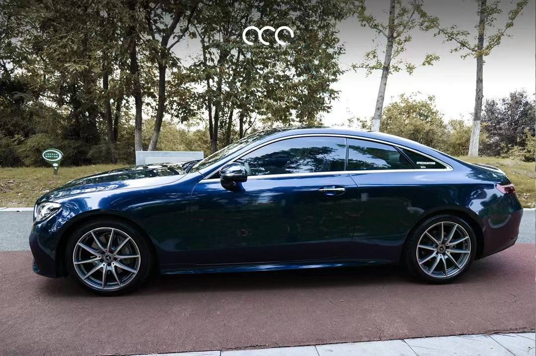 奔驰E260漫彩改色膜PET午夜蓝，平添了神秘感_搜狐汽车_搜狐网