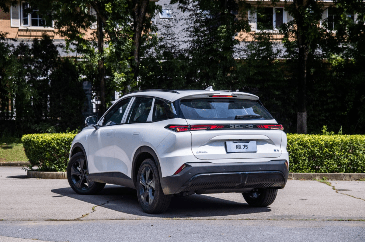 9.99万起的SUV，搭载华为芯片与鸿蒙座舱，北汽这款车取名：魔方_搜狐汽车_搜狐网