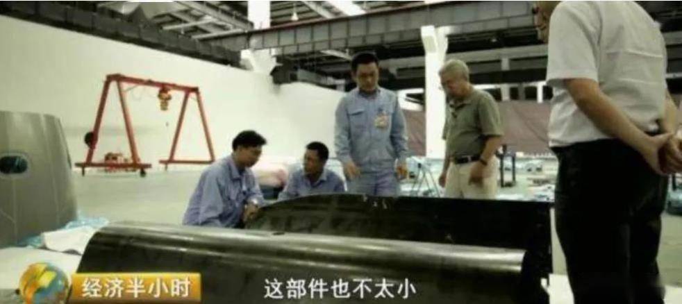 全网神秘、首次亮相的空军AKF98A，是不是防区外隐身巡航导弹？_布撒_弹体_航空