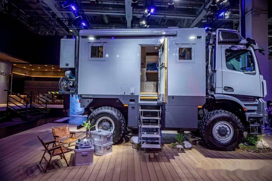 Arocs 4863 8x8国六大件车首发 梅赛德斯-奔驰卡车携前沿产品及领先科技亮相第五届进博会_搜狐汽车_搜狐网