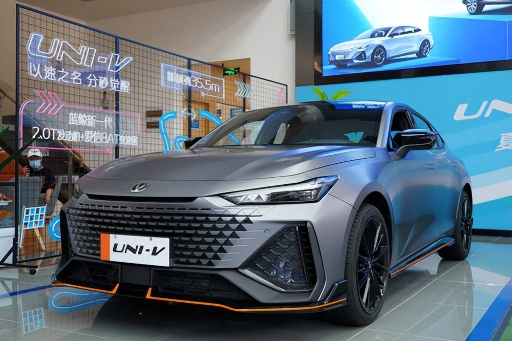沉浸式探店，UNI-V 2.0T才是我的真爱_搜狐汽车_搜狐网