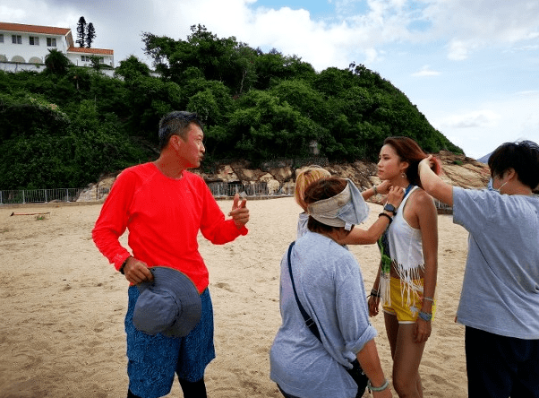 TVB小花上演最性感一幕！自爆全靠看日本女神写真恶补_刘颖镟_Pose_比基尼