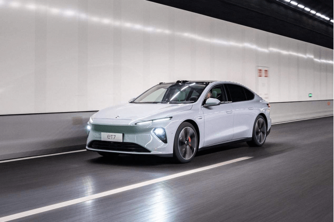 智己 L7杠上 蔚来 ET7 ，谁才是同级别“驾控王者”？_搜狐汽车_搜狐网