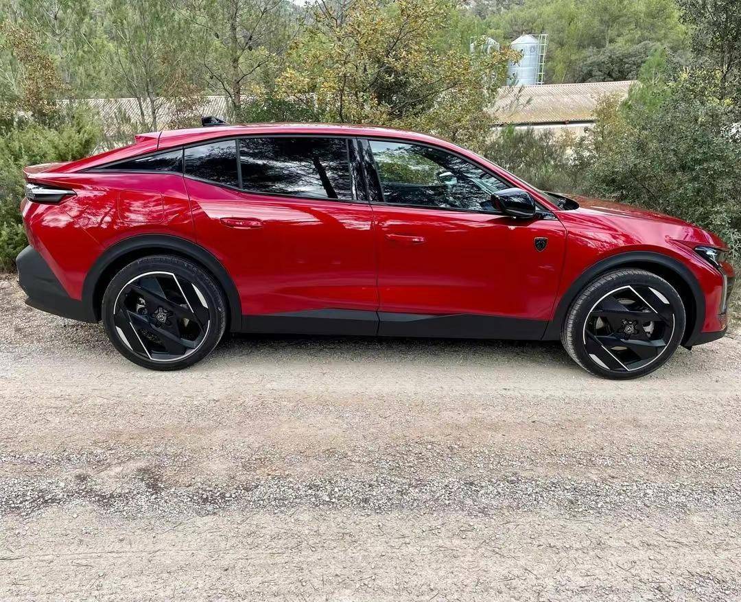 质感优于凡尔赛C5X，新款标致408X“配置曝光”，售价将更接地气_搜狐汽车_搜狐网