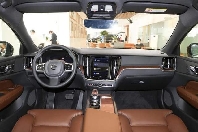 原装进口2.0T+8AT，运动堪比3系，沃尔沃V60为什么叫好不叫座？_搜狐汽车_搜狐网