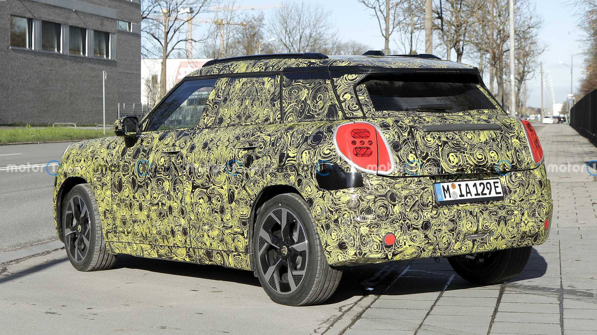 最快2023年年底亮相 Mini Aceman EV原型车最新谍照曝光_搜狐汽车_搜狐网