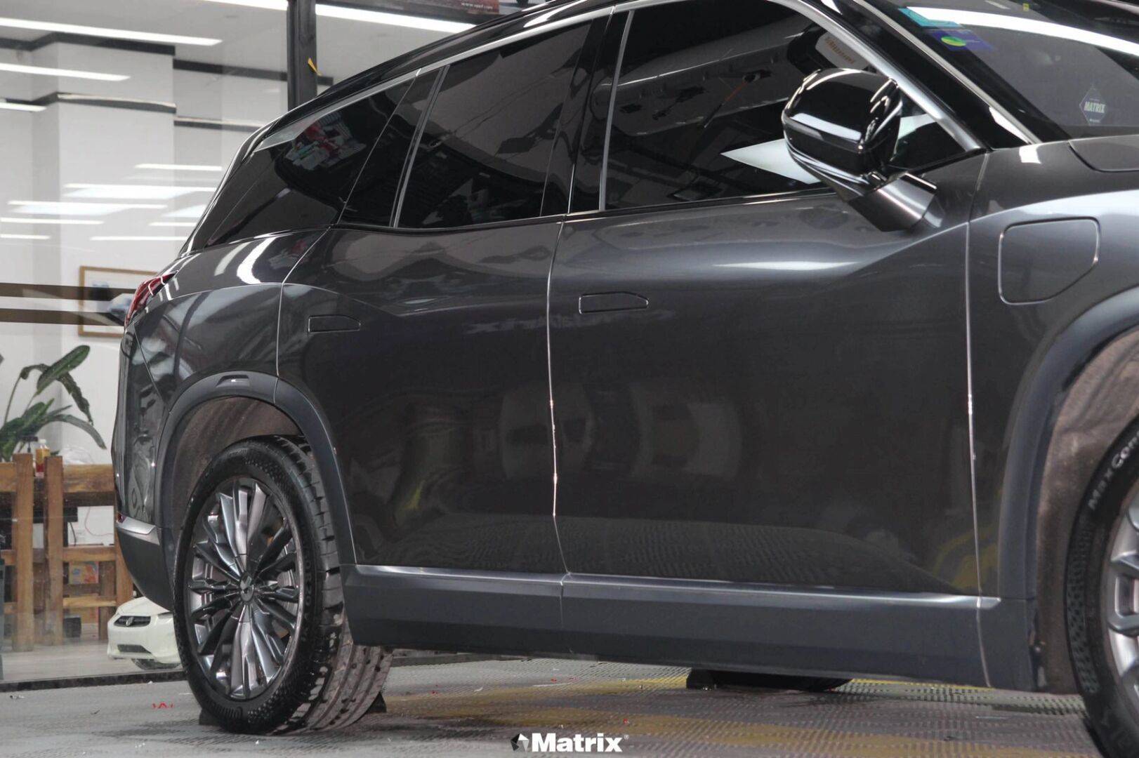 蔚来ES8 矩阵Matrix改色膜液态金属玛瑙灰，质感爆炸的视觉效果_搜狐汽车_搜狐网