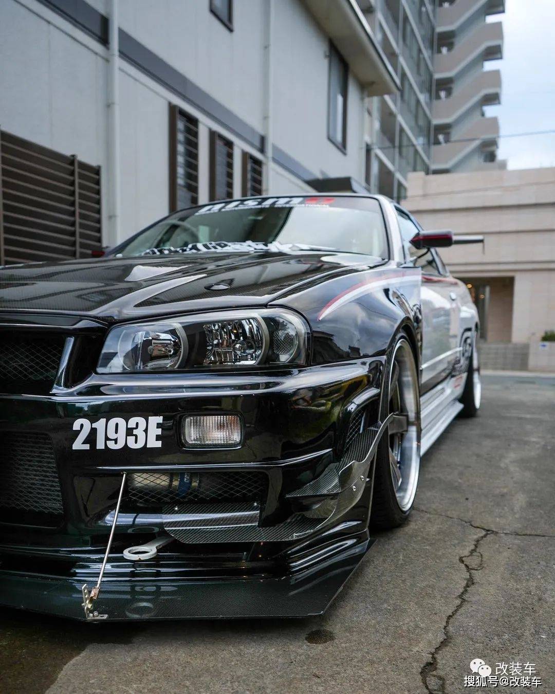 精品Z-Tune版熊猫配色日产R34 GTR，老车下赛道一点都不心疼？_搜狐汽车_搜狐网