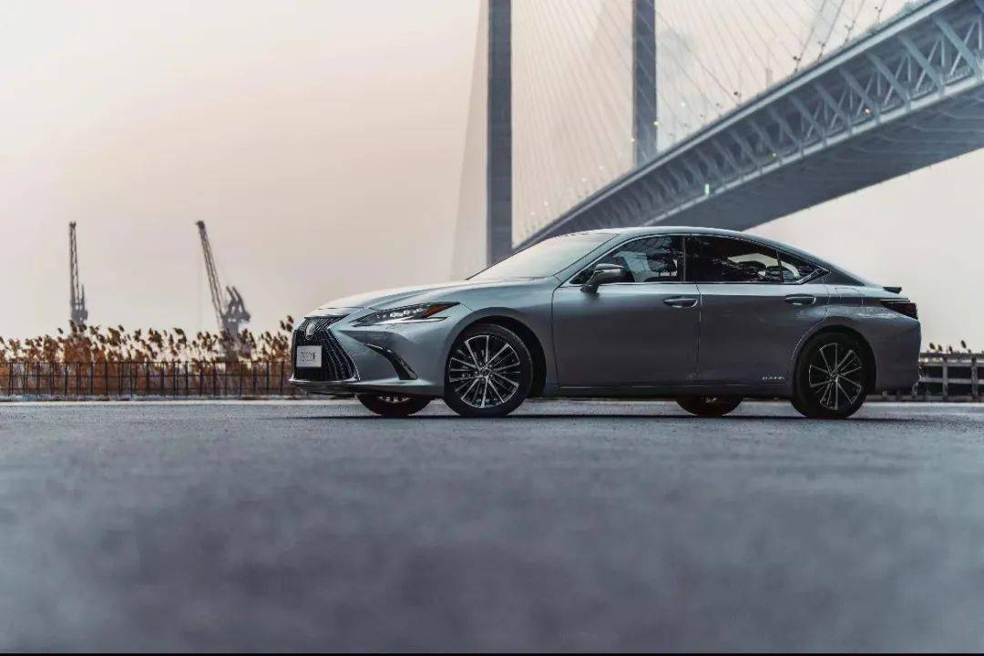 雷克萨斯ES300h | 豪华与优雅代名词_搜狐汽车_搜狐网