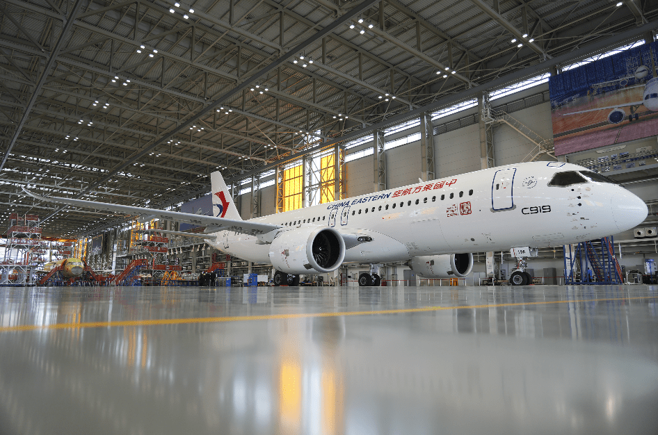 中国东方航空接收全球首架国产C919飞机 国产民机商业运营迈出“第一步”_东航_民航