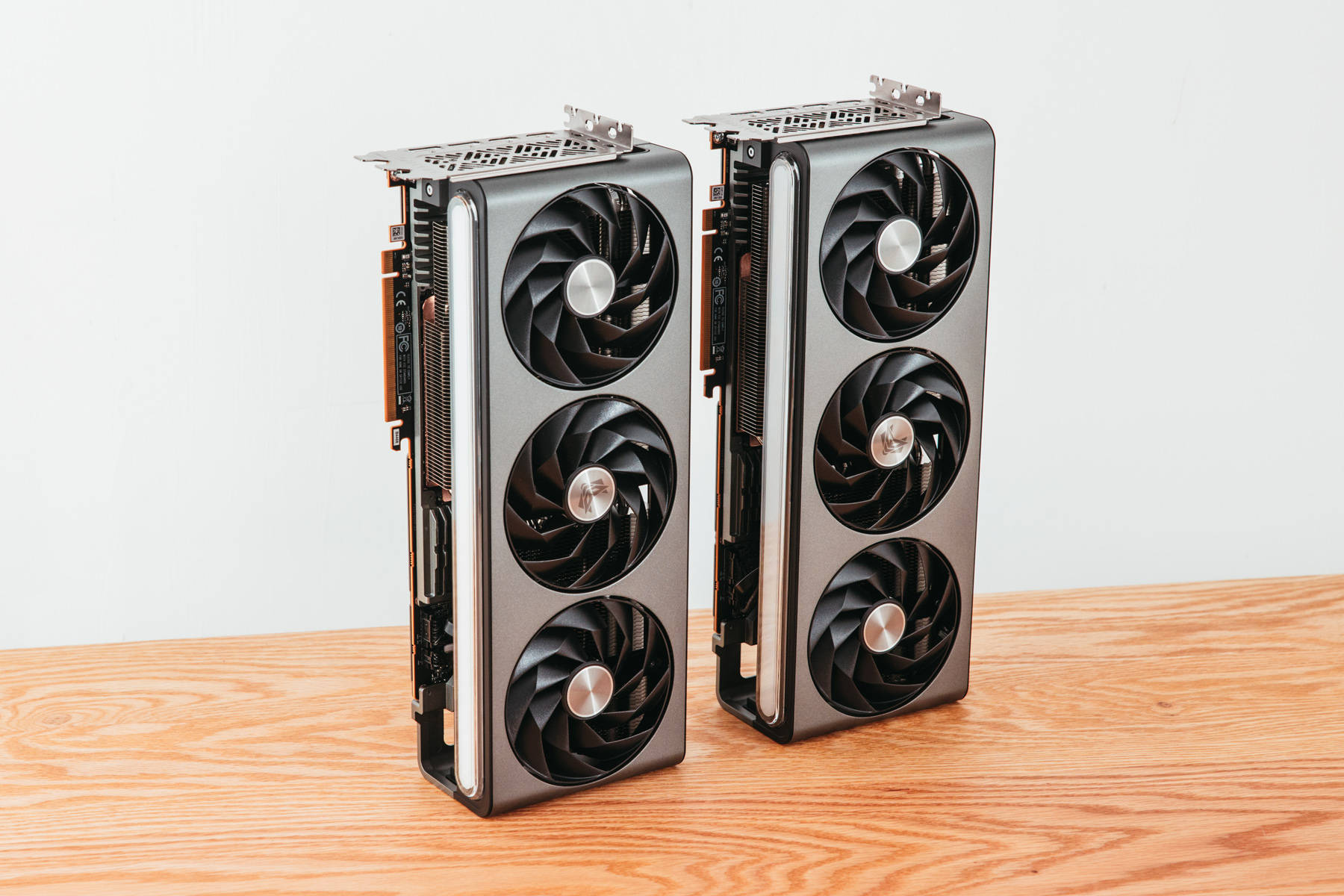 错位竞争，力战4080，蓝宝石7900XT/XTX 超白金首发评测_Radeon_游戏_接口