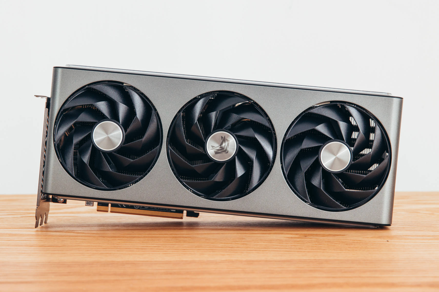 错位竞争，力战4080，蓝宝石7900XT/XTX 超白金首发评测_Radeon_游戏_接口