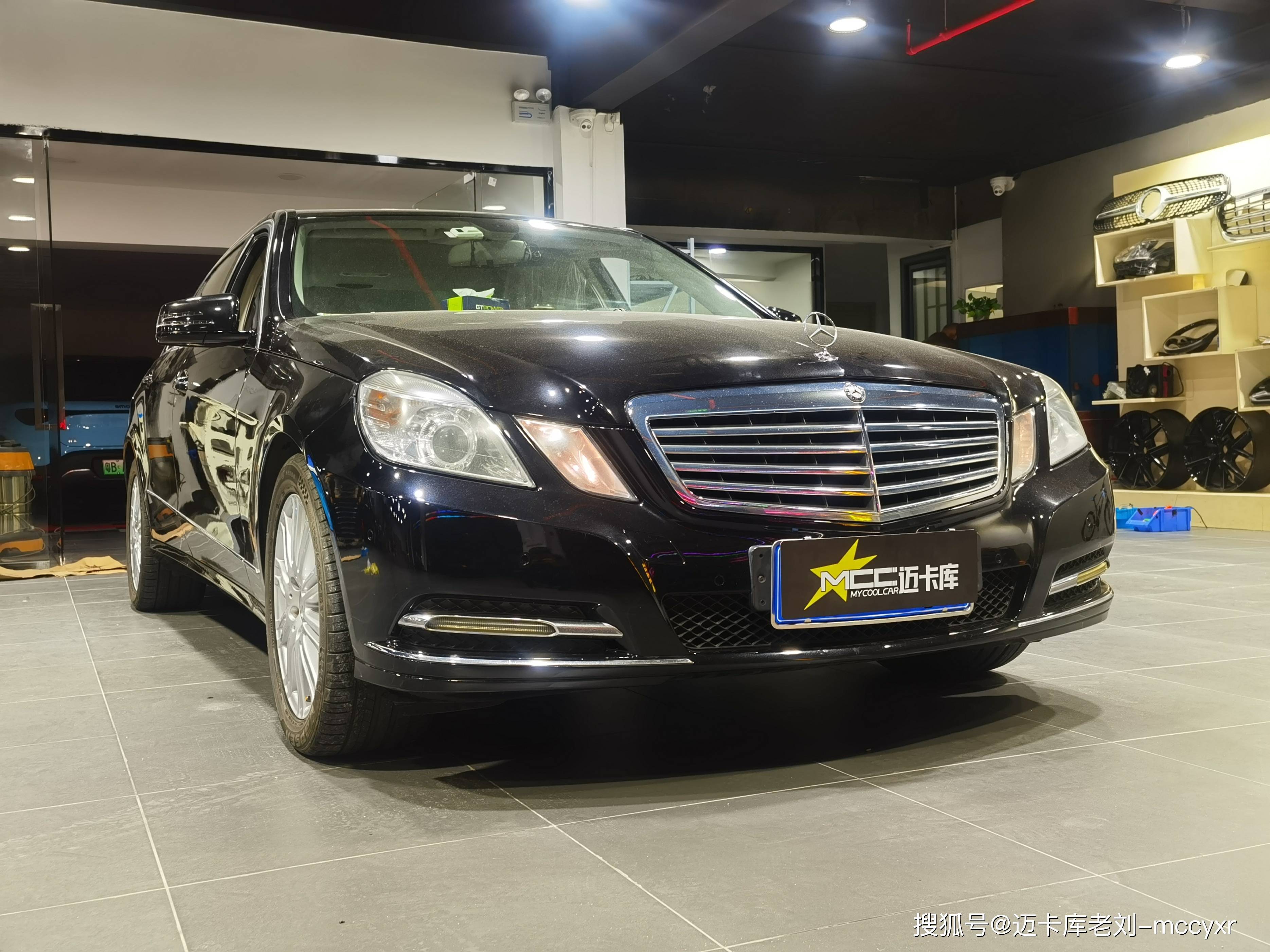 奔驰老E壮心不已，13款奔驰E260升级一键启动、舒适进入、电尾门、后视镜折叠_搜狐汽车_搜狐网