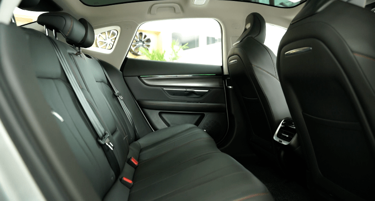 优雅与运动并存：小鹏P7探店体验_搜狐汽车_搜狐网