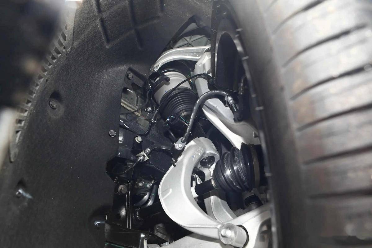 领克09 EM-P与理想L8正面硬刚，谁才是更好开的豪华SUV？_搜狐汽车_搜狐网