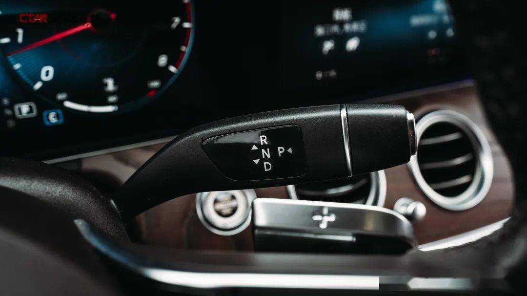 (最新到店)豪华C级车，喜欢就带它“E”起回家，仅40来万！【奔驰E级 改款 E300L 时尚型】_搜狐汽车_搜狐网