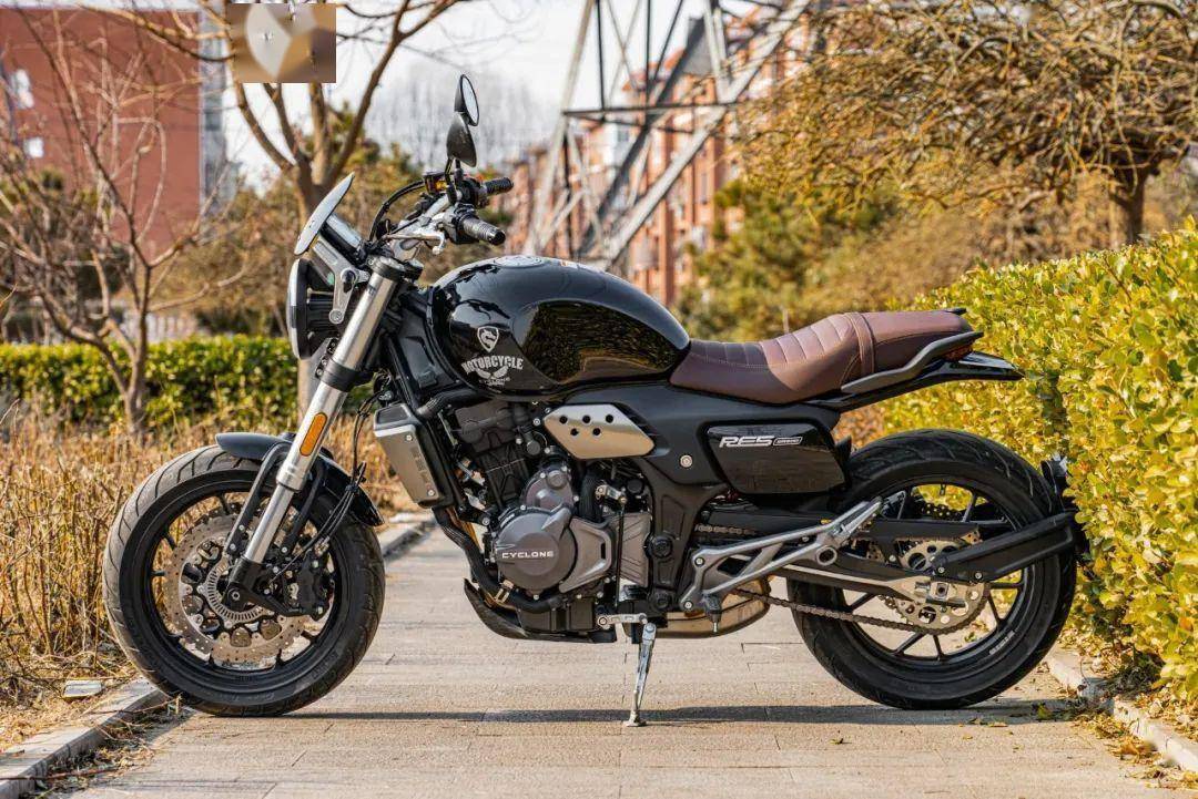 比运动街车还猛的复古车，试驾赛科龙RE560_搜狐汽车_搜狐网