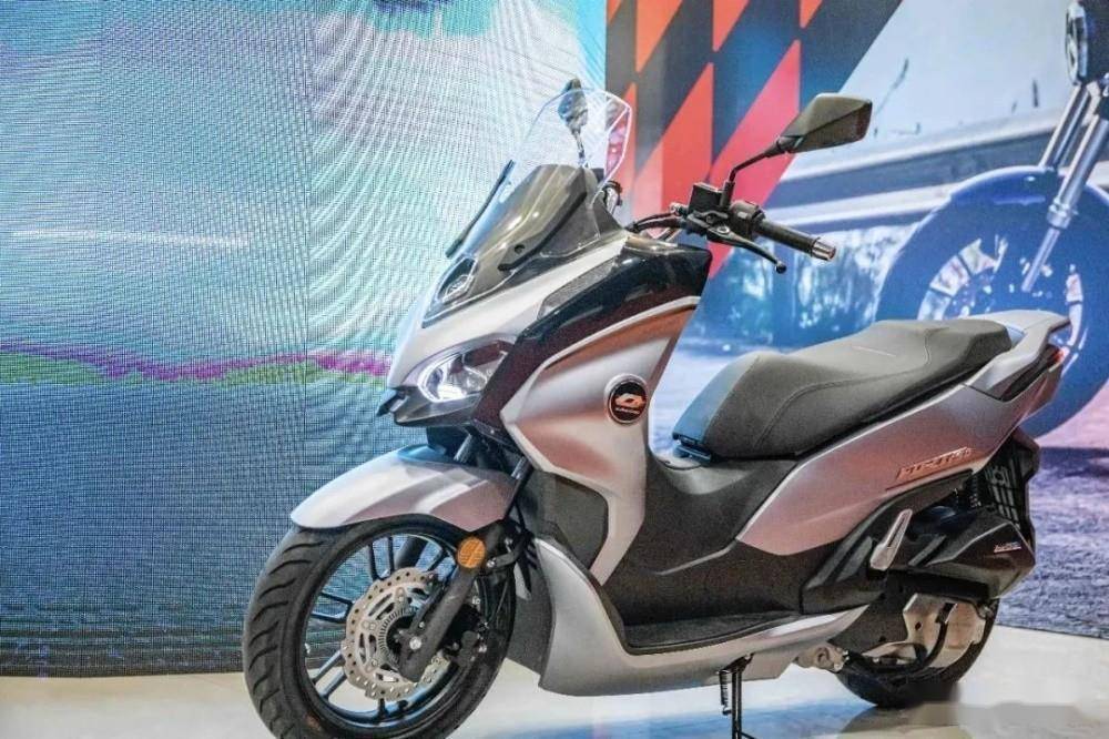 钱江高产又高能！首款国产650V缸拉力及四缸仿赛增配弯道ABS亮相_搜狐汽车_搜狐网