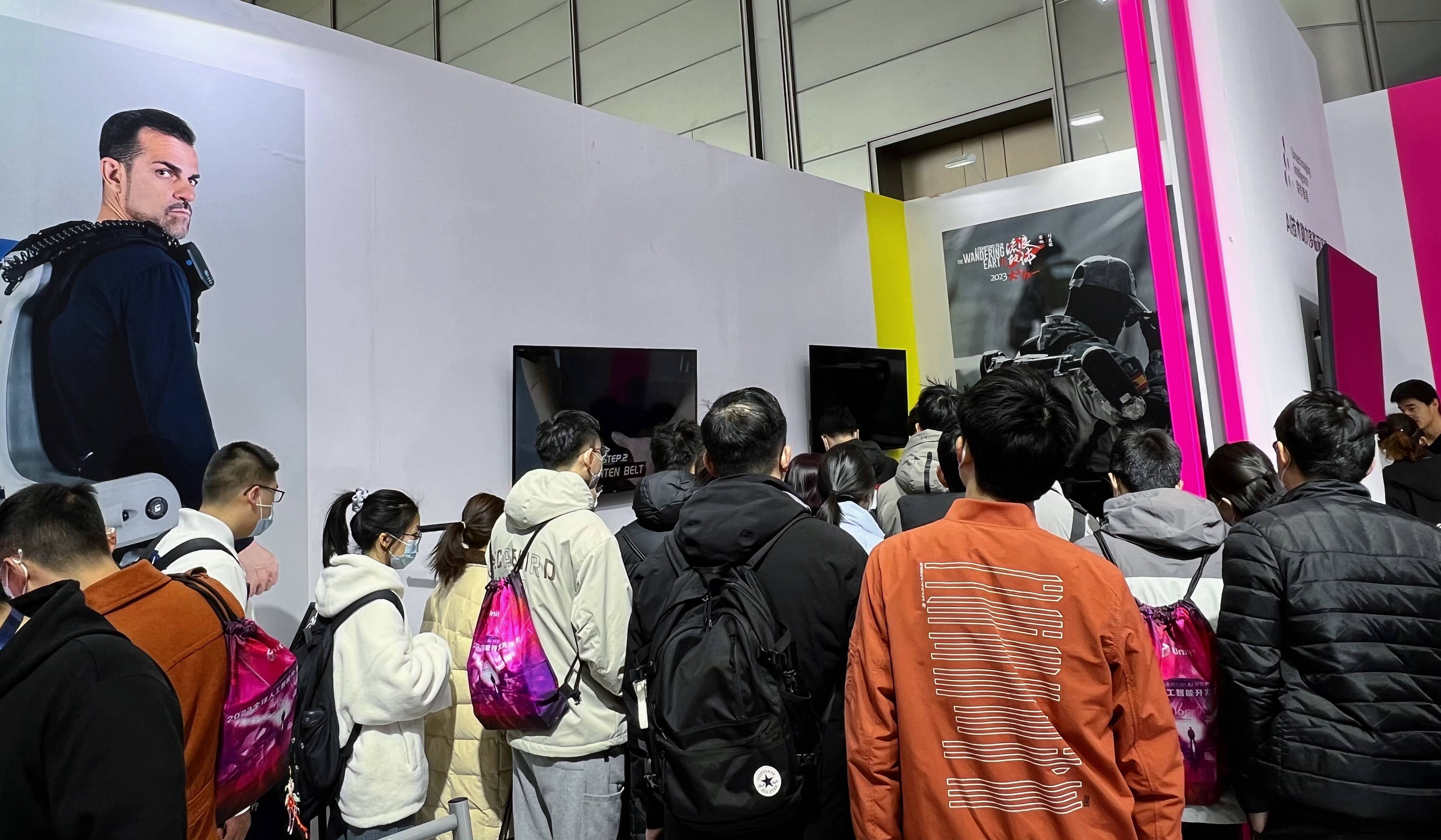 现场探展| AIGC、元宇宙和机器人最前沿！微软、Meta、百度都来了_展台_外骨骼_第一财经