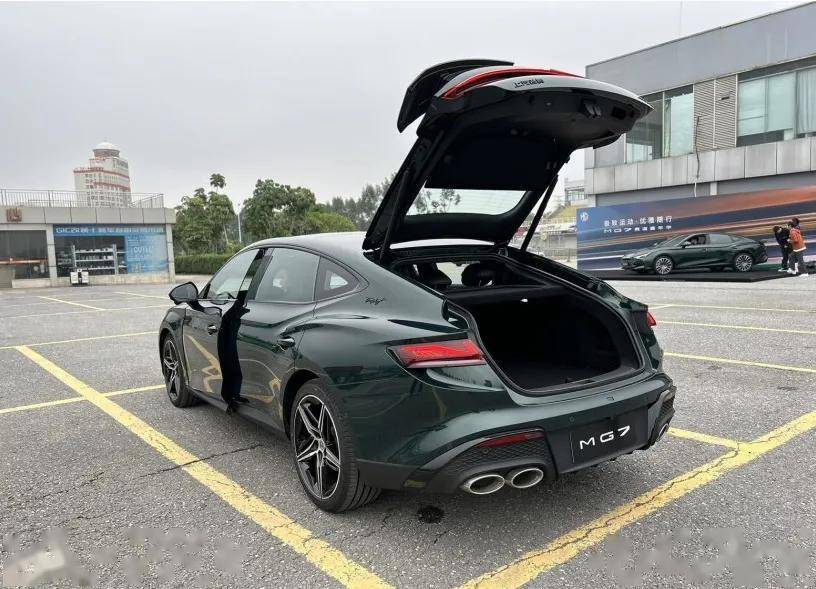 预计11.99万起售，名爵MG7实车到店，动力追平大众CC_搜狐汽车_搜狐网