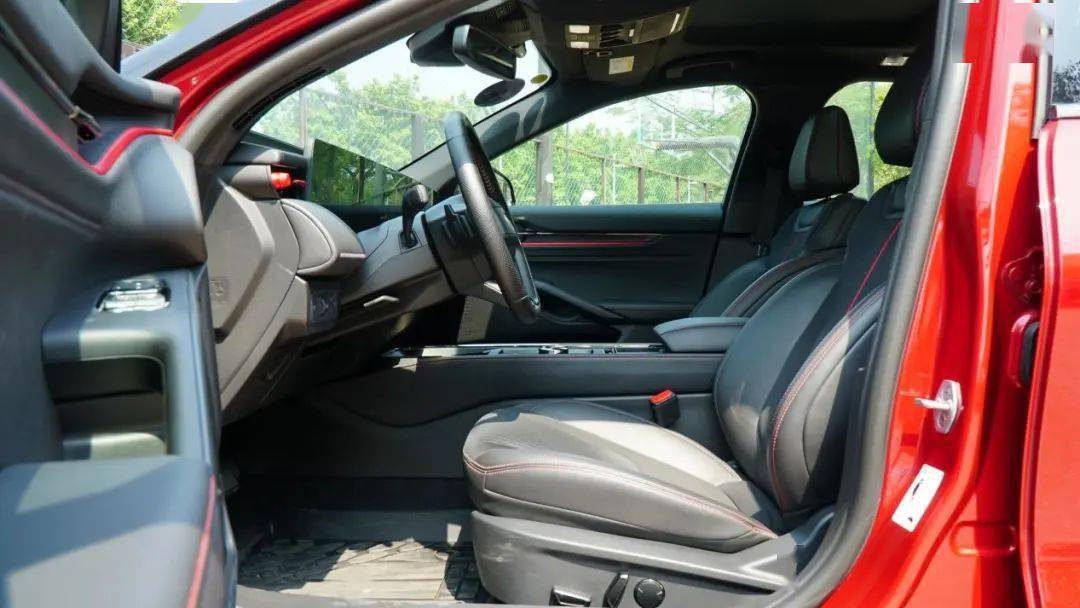 2.0T+8AT，6.5秒破百，4.9米长，15.98万起？国产都不敢这么卖！_搜狐汽车_搜狐网