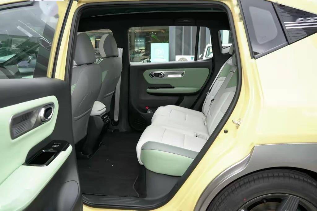 定位紧凑型SUV，外观前卫内饰精致，纯电续航610km，带你看AION Y_搜狐汽车_搜狐网