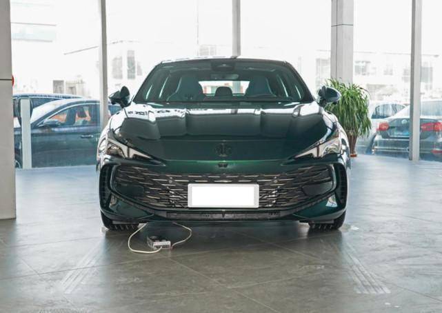 国产“帕拉梅拉”到店，261马力9at，配主动式尾翼，真正中端轿跑_搜狐汽车_搜狐网