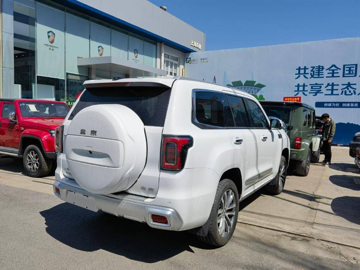 竞争坦克500，北京BJ60“新版本”曝光，白色车身更显规整大气_搜狐汽车_搜狐网