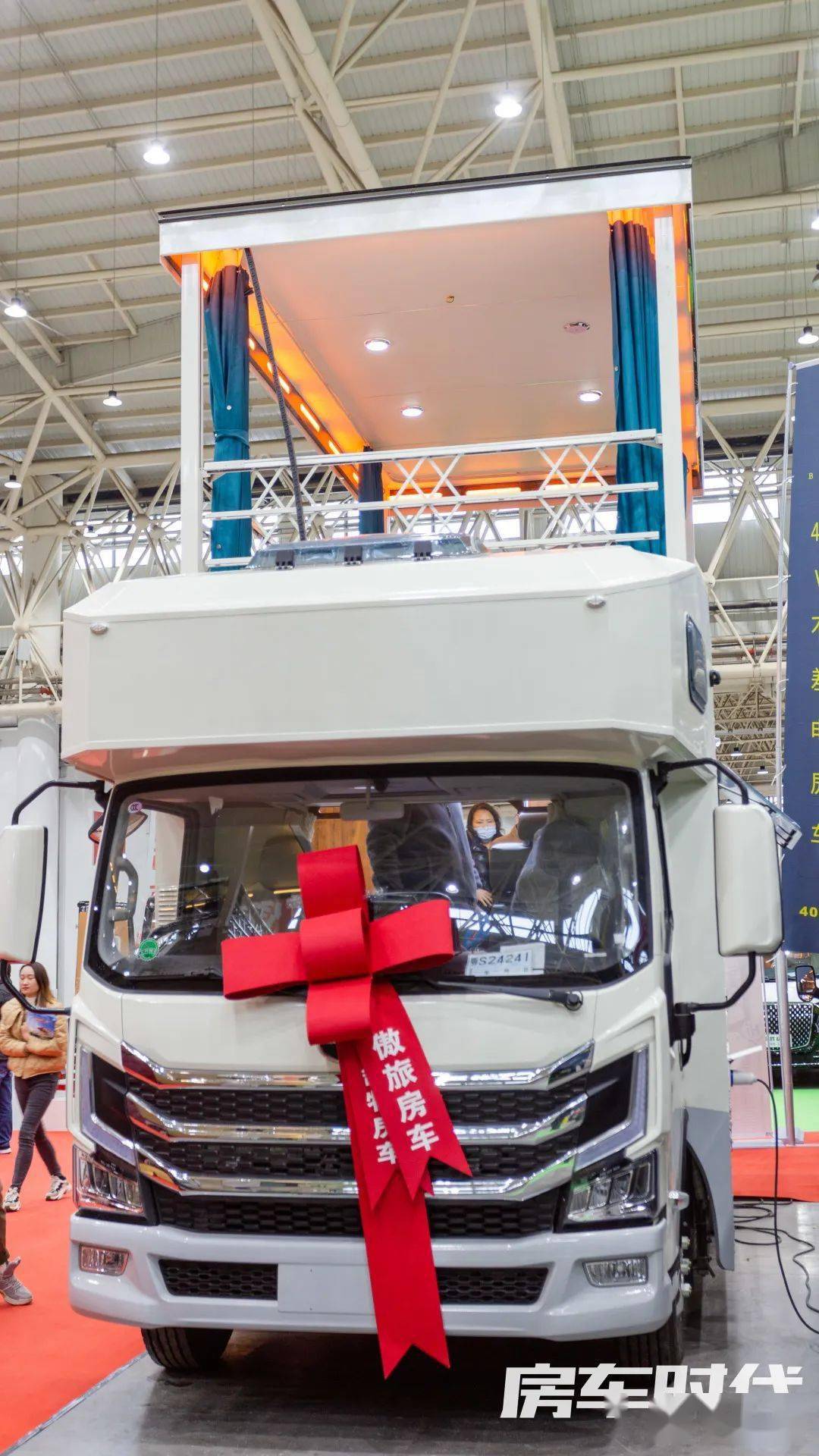 傲旅跃进H500硬派平头轻卡 全景空中露台＋可翻转阳台 舒享春日野趣_搜狐汽车_搜狐网